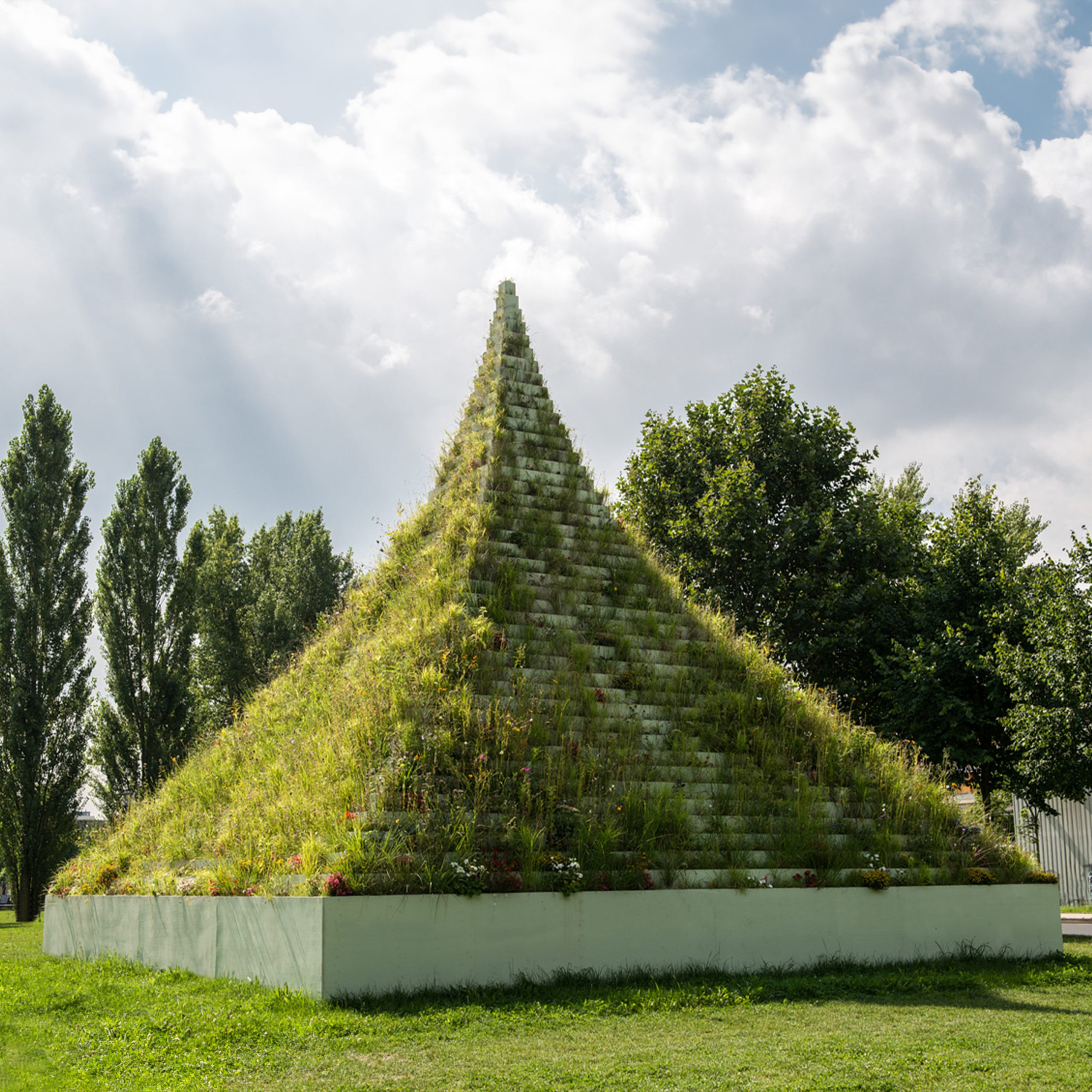 The Living Pyramid : Capsule Temporelle - LUGA